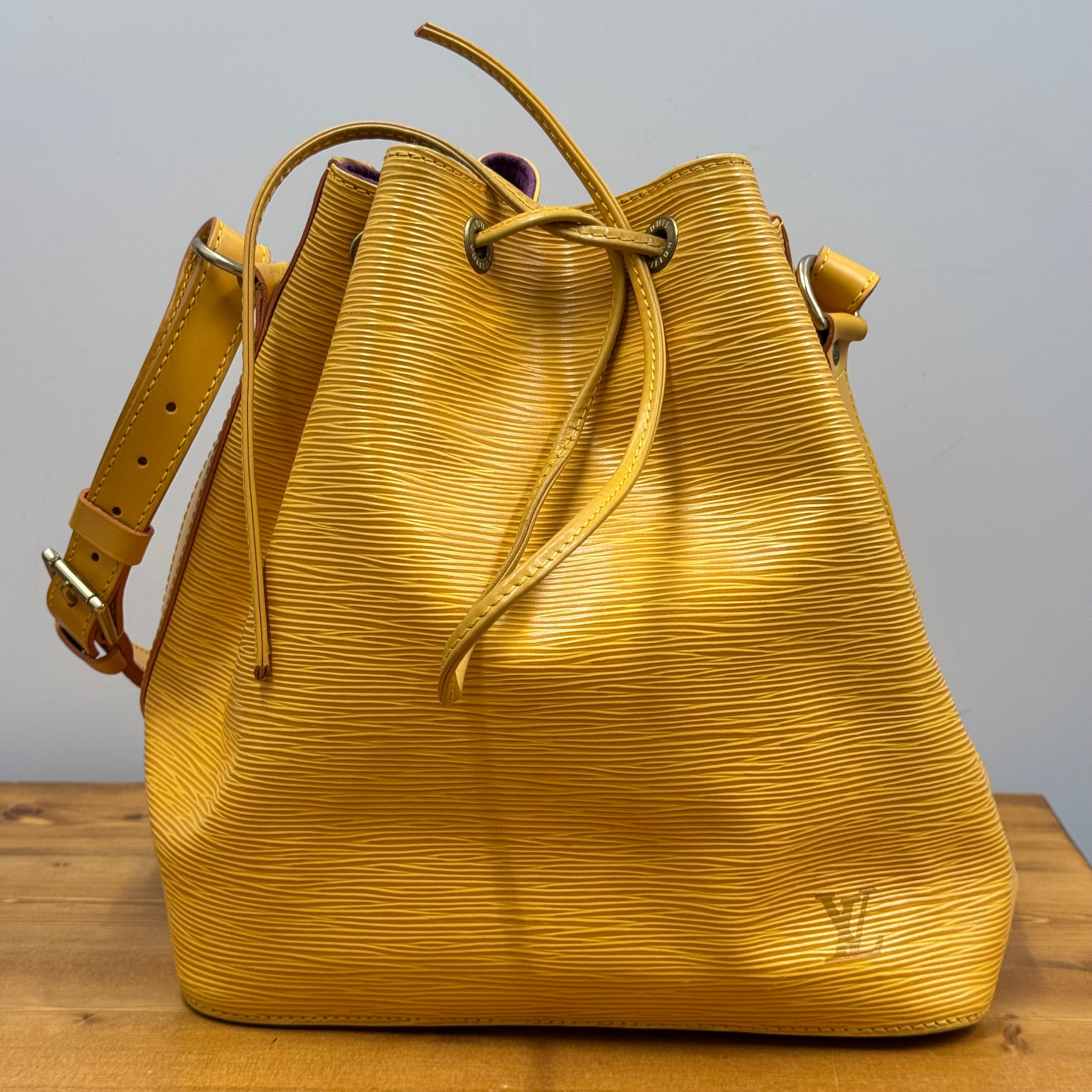 Louis Vuitton Noé Épi – GD house vintage dressing